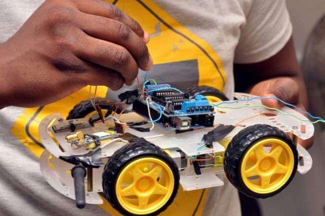 Young Inventors Tech Club – Center4Tech Train